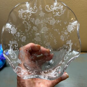 Beautiful Vintage Cambridge Glass Chantilly Pattern Cornucopia Vase ...