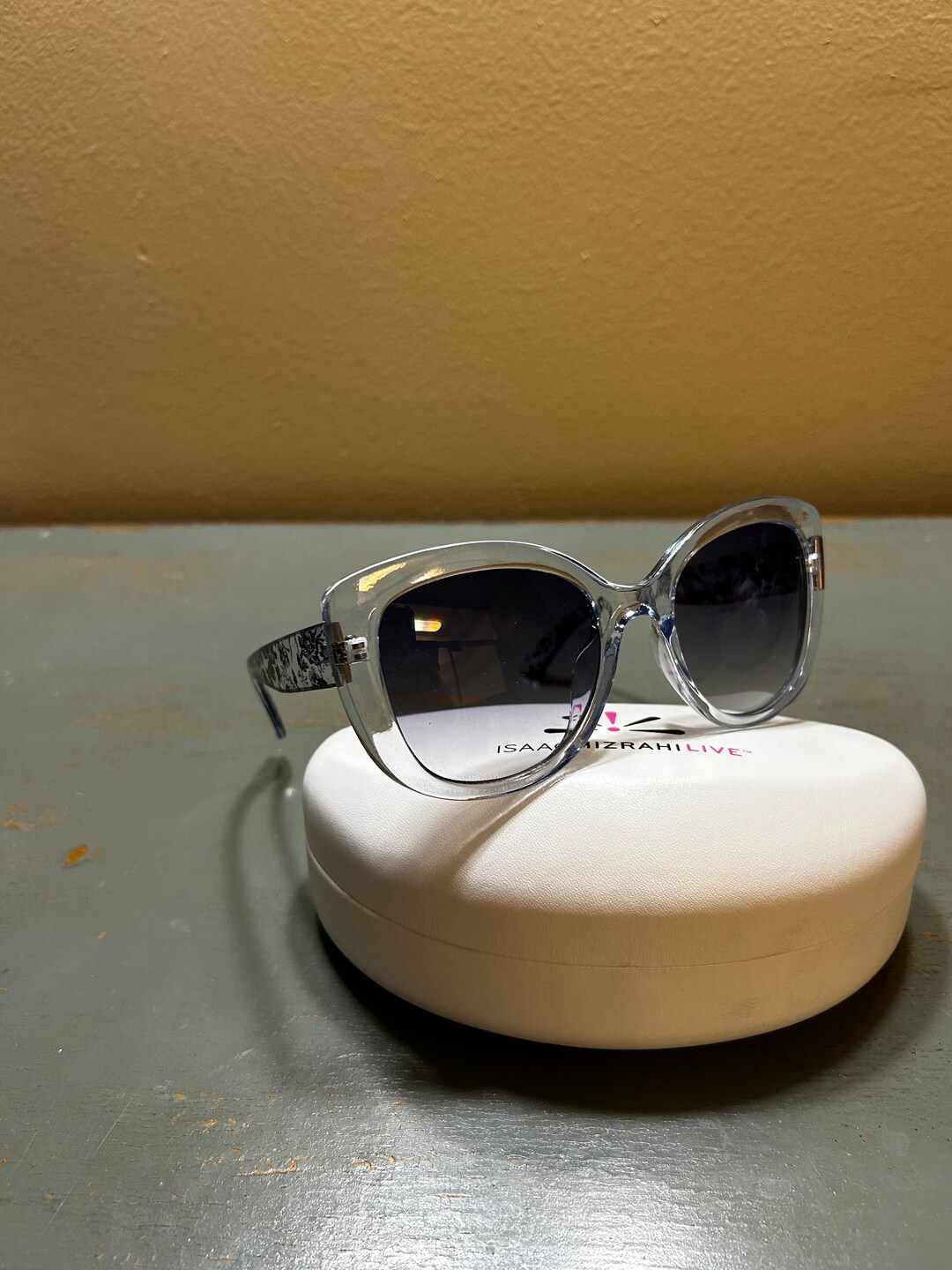 Vintagei Isaac Mizrahi Live! ~ Rounded Eye Sunglasses Clear~ Classic ...