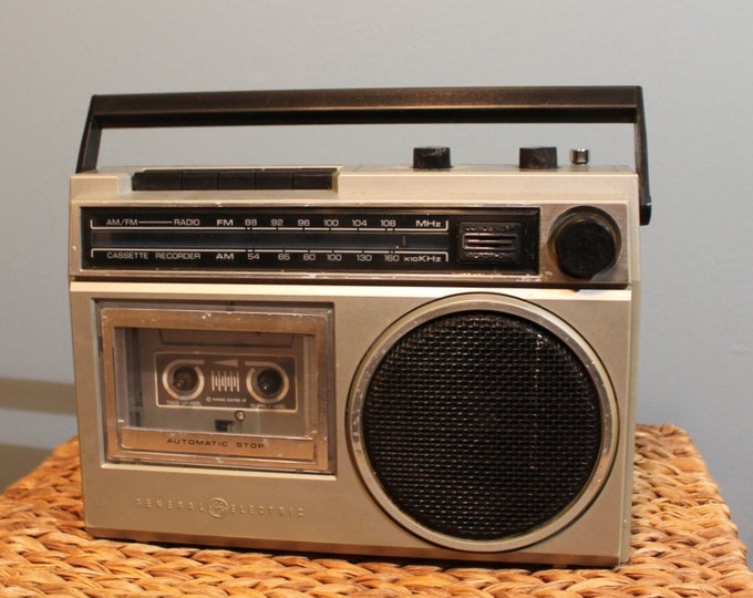 Vintage GE General Electric Portable Boombox AM/FM Radio and Cassette ...