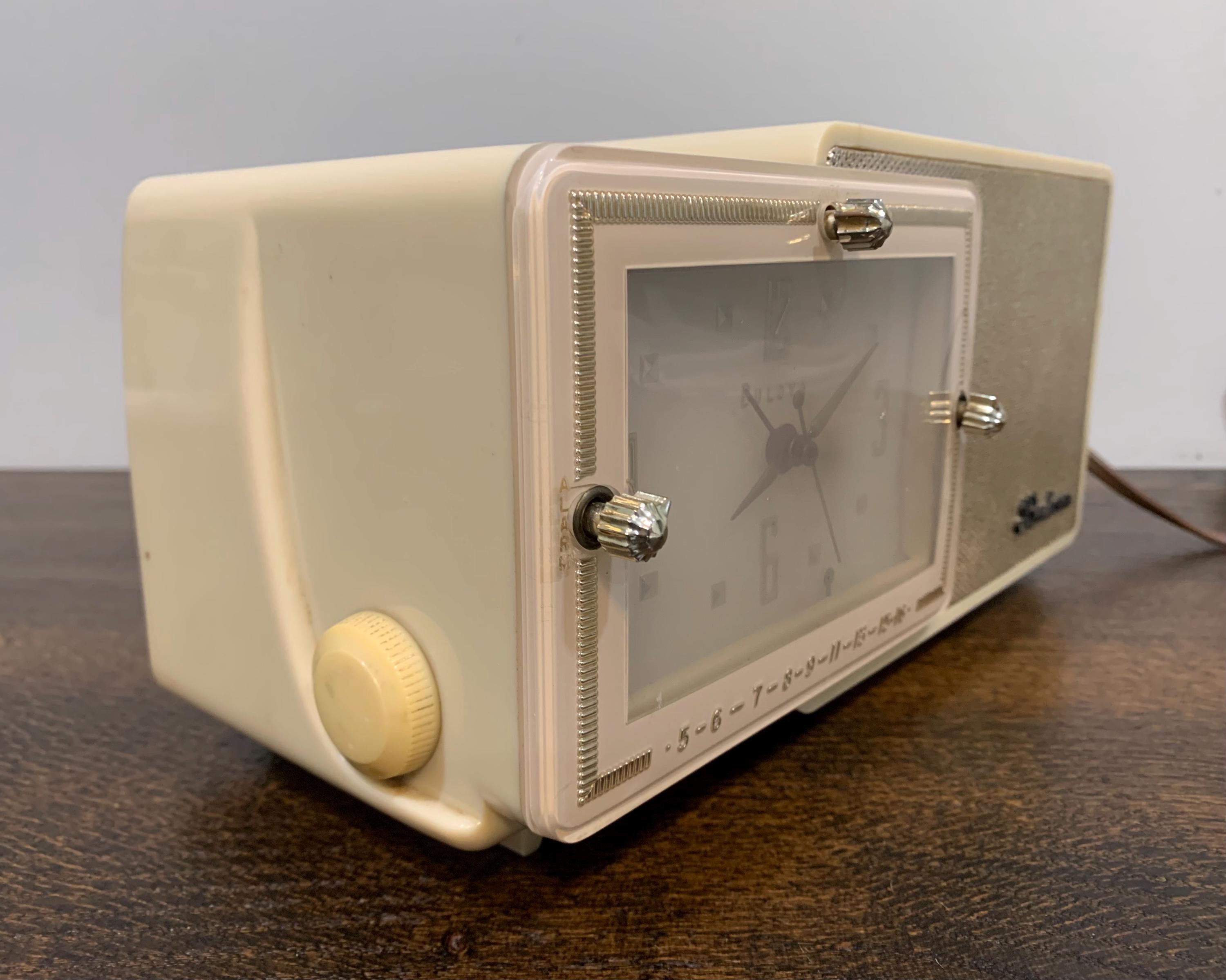 Vintage 1950s Bulova Precision Made Model 100 Beige and Gold Alarm ...