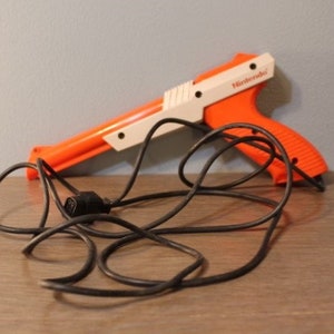 Vintage 1985 Nintendo NES Duck Hunt Orange Zapper Gun Controller NES ...