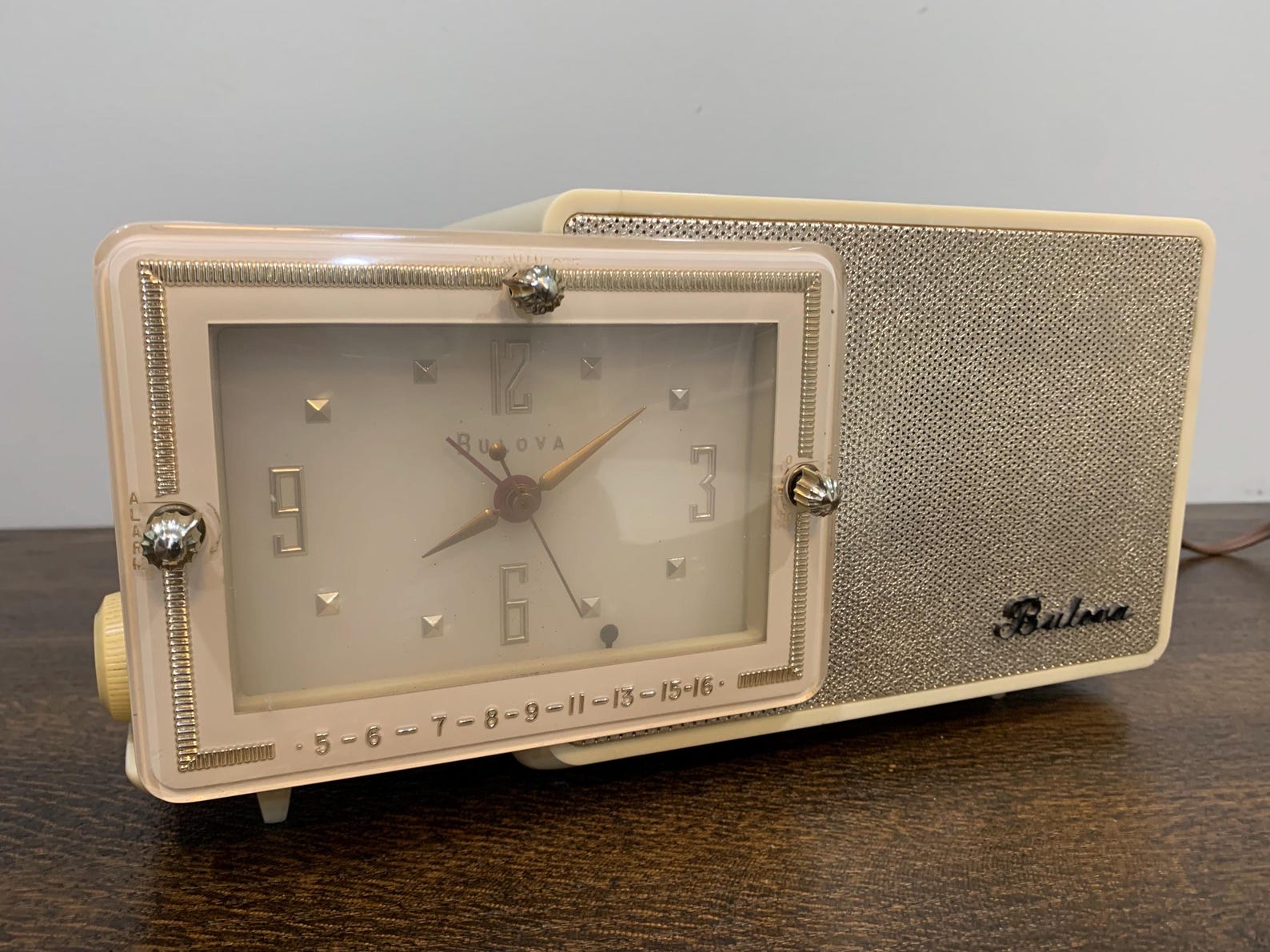 Vintage 1950s Bulova Precision Made Model 100 Beige and Gold Alarm ...