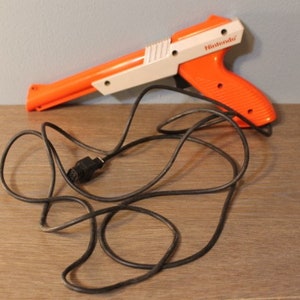 Vintage 1985 Nintendo NES Duck Hunt Orange Zapper Gun Controller NES ...