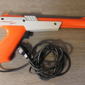 Vintage 1985 Nintendo NES Duck Hunt Orange Zapper Gun Controller NES ...