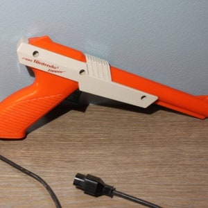 Vintage 1985 Nintendo NES Duck Hunt Orange Zapper Gun Controller NES ...