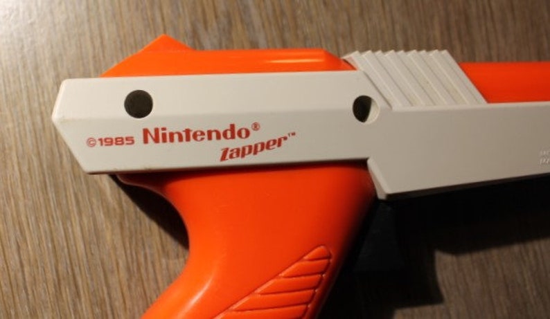 Vintage 1985 Nintendo NES Duck Hunt Orange Zapper Gun Controller NES ...