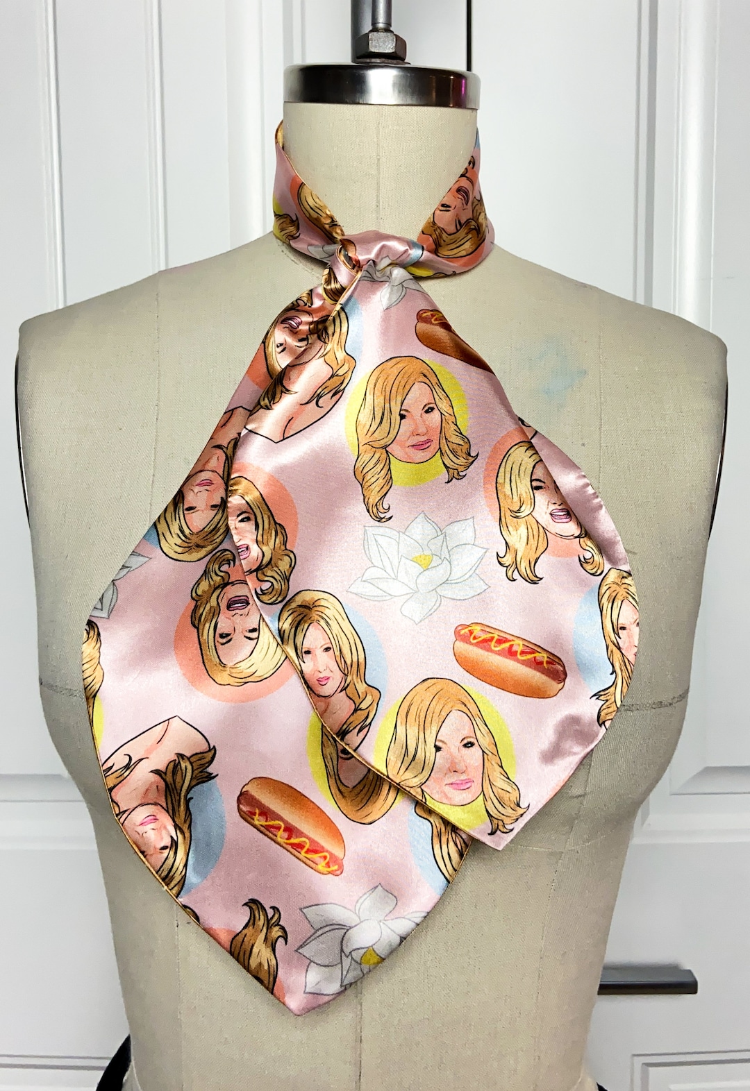 Jennifer Coolidge 70s Disco Style Funny Neck Scarf, Funky Retro Satin ...