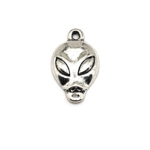 4, 20 or 50 BULK Silver Alien Face Charms ,I Want to Believe, Alien ...