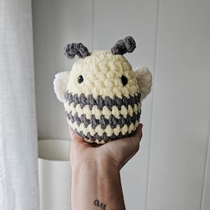 Pattern: LOW SEW Bee Chubby Buddy, Crochet Pattern, Crochet Bumblebee - Etsy