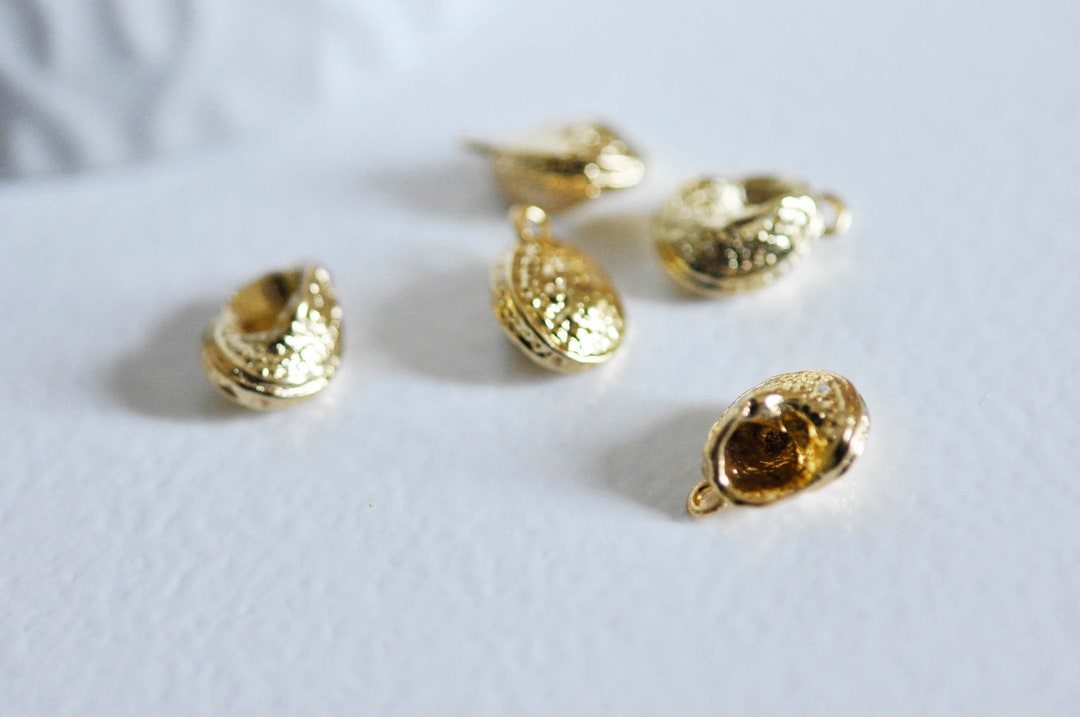 18K Golden Shell Pendant, Golden Shell, 18k Gilding, Golden Pendant ...