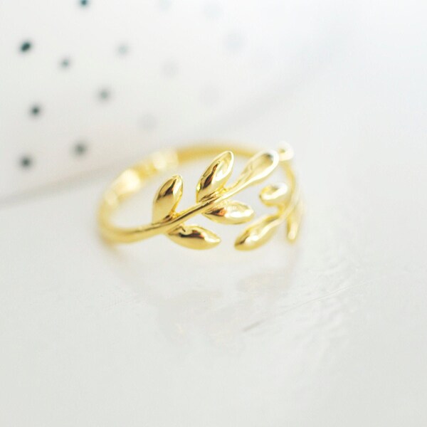 Laurel Leaf Ring - Etsy