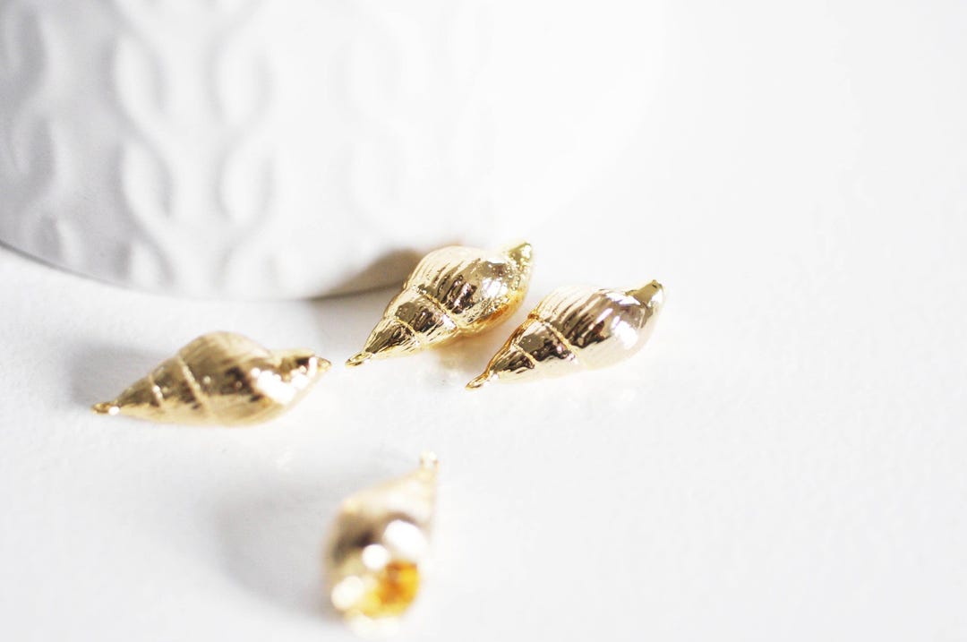 18K Gold-plated Brass Shell Pendant 20.5mm, Gold-plated Shell, 18 Carat ...