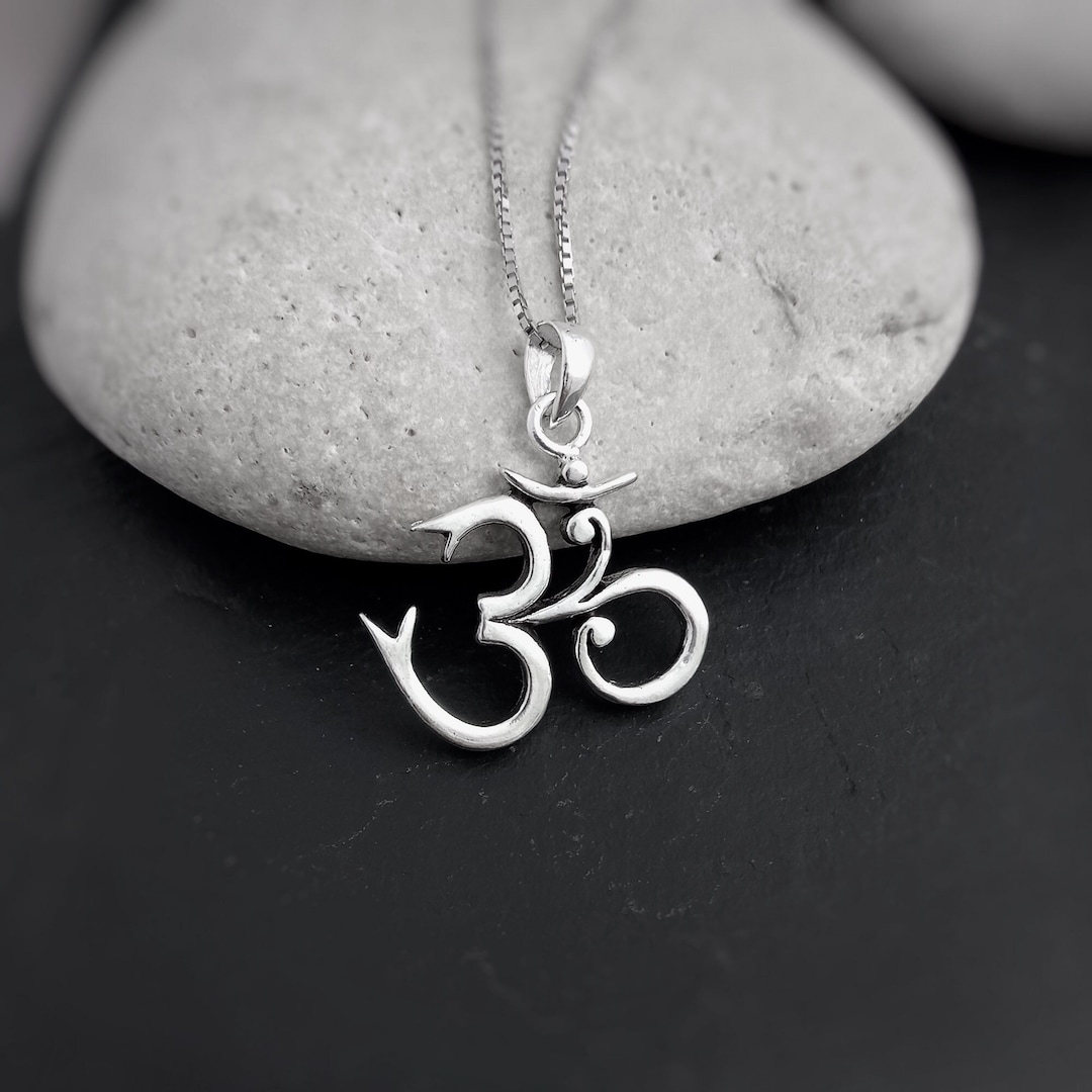 Om Symbol Pendant Necklace for Men and Women, Sacred Aum Unisex Charm ...
