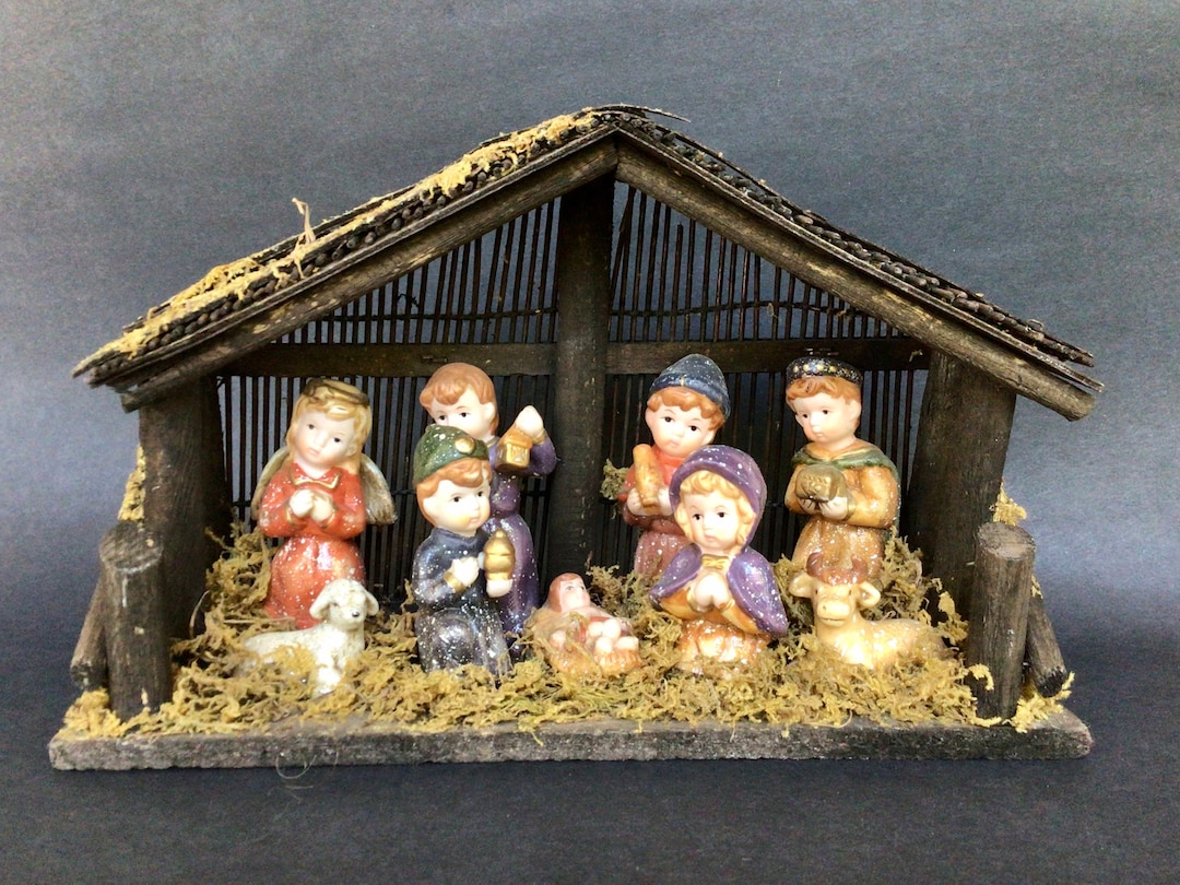 Beautiful Nativity With Stable, Vintage Creche Porcelain Figures, Holy ...