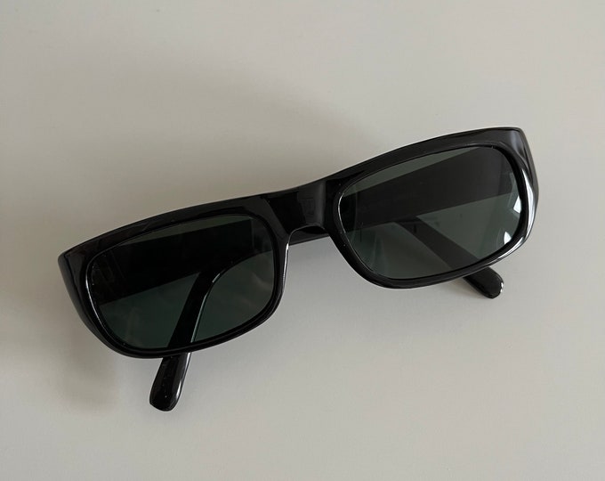 Vintage Black Rectangle Sunglasses Elegant Lightweight Retro Small