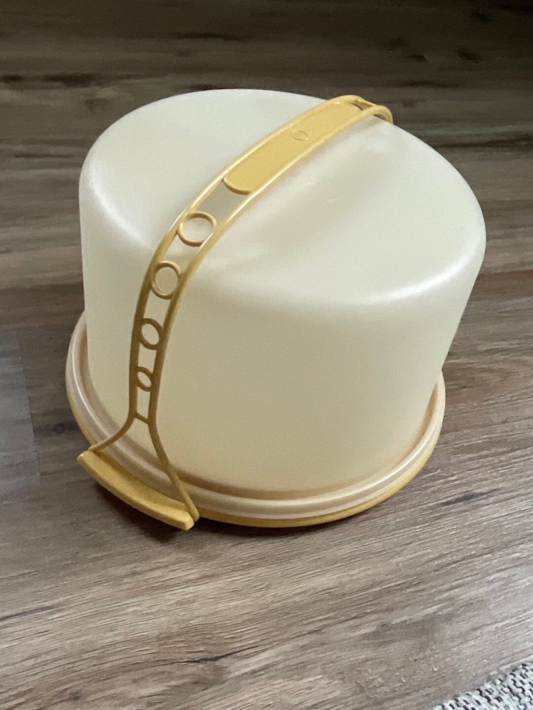 Vintage Tupperware Cake Taker/pie/cupcake Carrier W/ Lid and Yellow ...