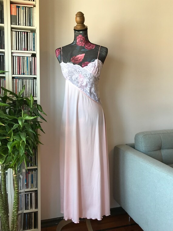 Vintage 70s Baby Pink Negligee Nightgown and Robe Set… - Gem