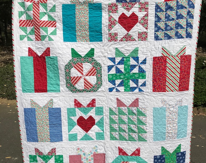 Christmas Presents Quilt Lap Throw Twin Quilt Red Green - Etsy