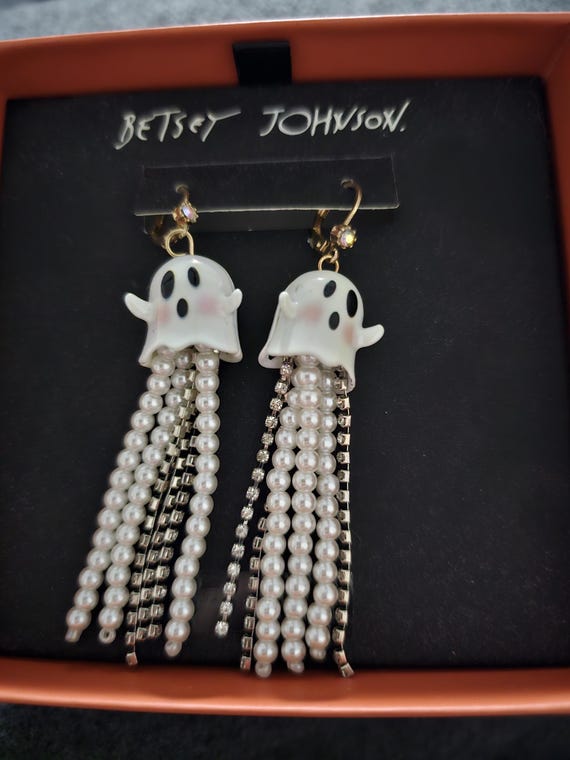 Ghost pearl earrings store