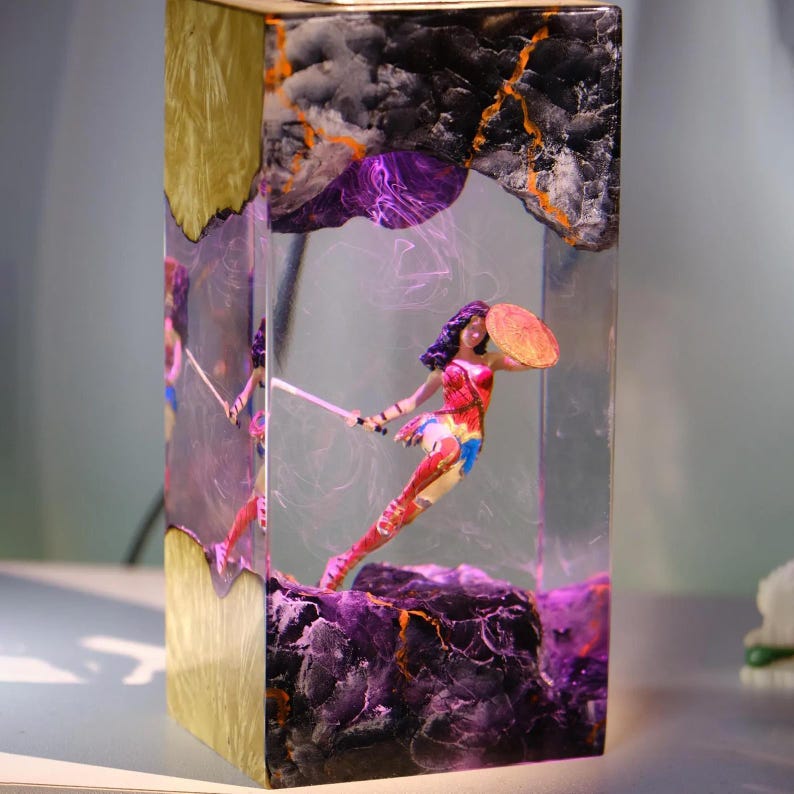 Wonder Woman Resin Lamp – LED Diorama Night Light – Superhero Room ...