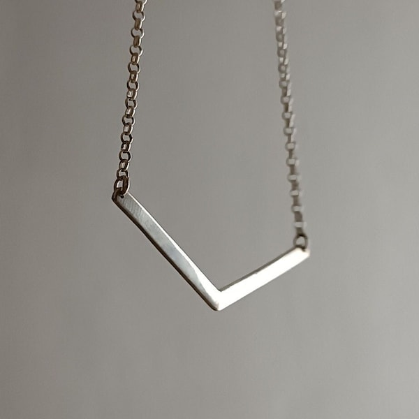 V Shaped Necklace - Etsy