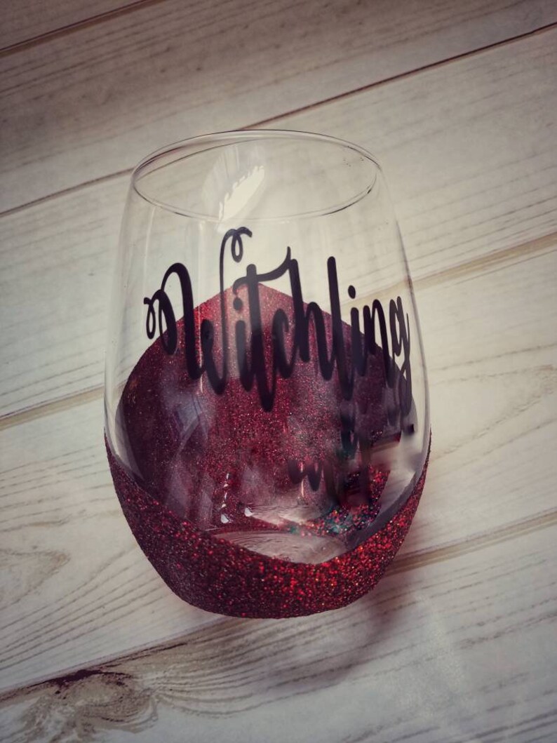 Witchling Wine Glass Inspired by Manon Blackbeak, TOG, Fandom Glass - Etsy