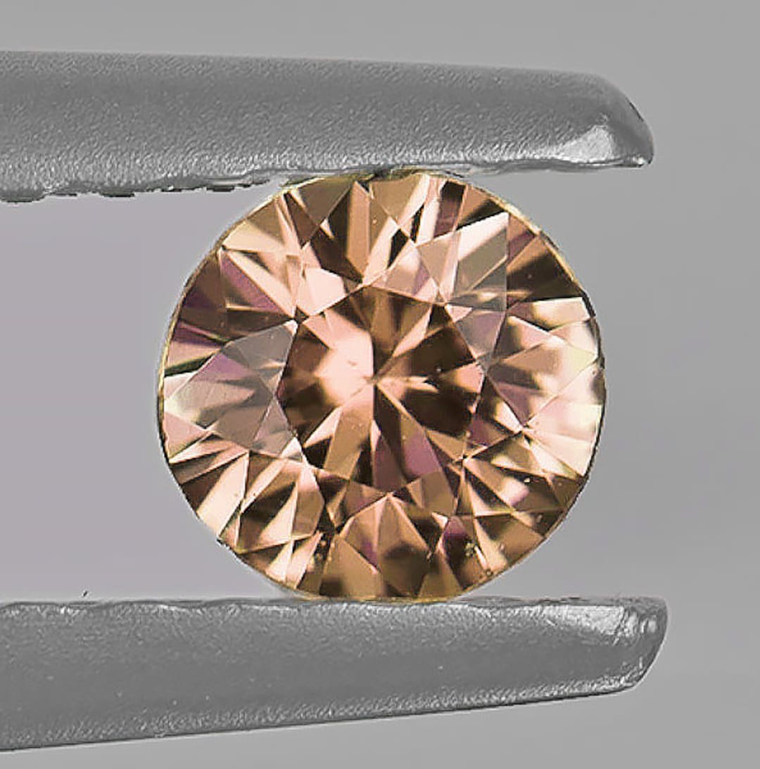 Natural Champagne Sapphire 4.00 Mm Round Brilliant Cut (0.28 Ct) – VVS ...