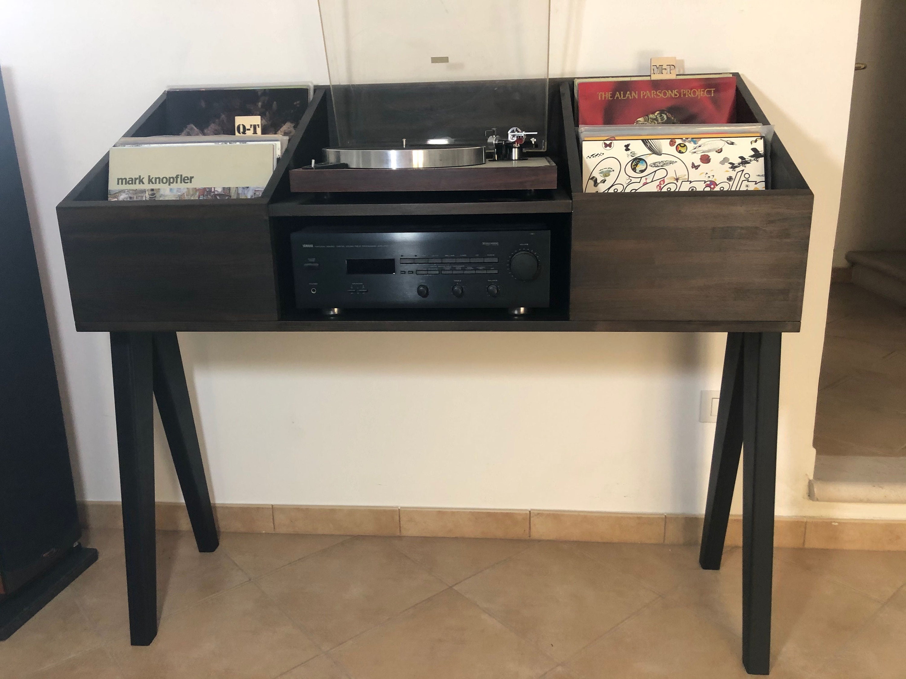 Vinylconsolle - Record Display and Turntable Consolle in Solid Birch ...