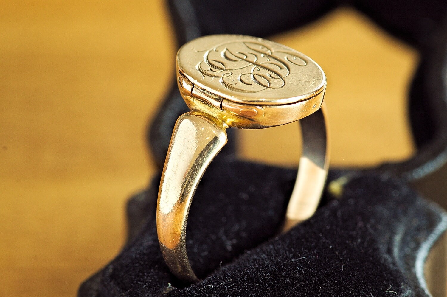 Antique English 9K Gold Signet Ring W/ Hidden Locket Initials - Etsy