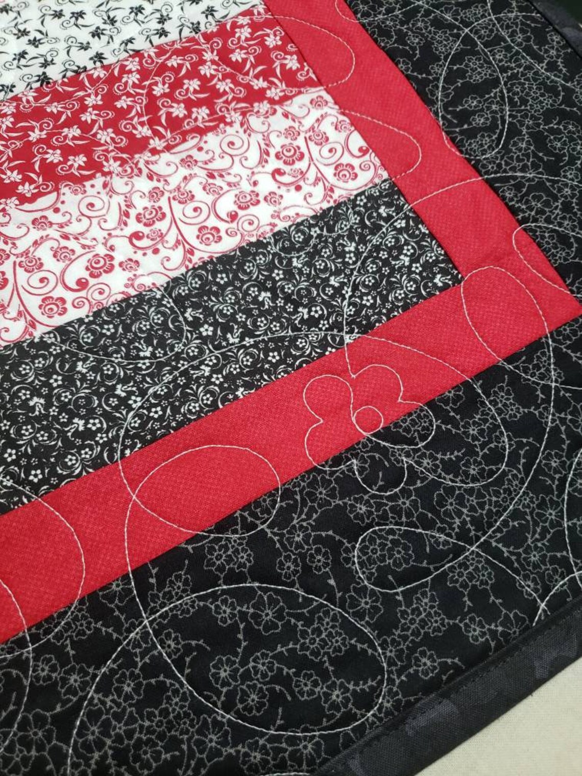 Throw Quilt, Red, White and Black Quilt, Floral Quilt, Jelly Roll Quilt ...