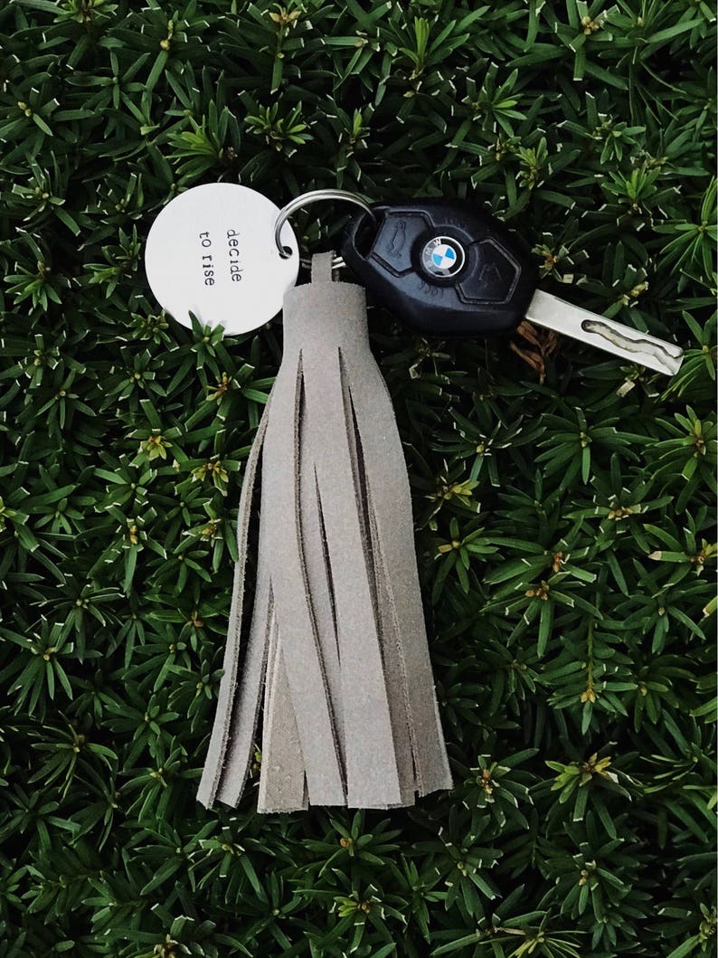 Personalized Circle Keytag // Round Hand-made Keychain // Hand - Etsy