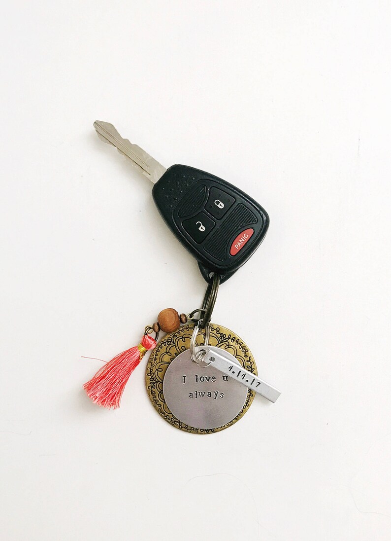 Personalized Circle Keytag // Round Hand-made Keychain // Hand - Etsy
