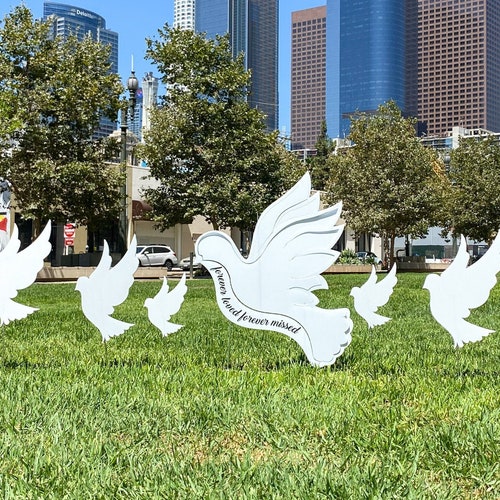 White Dove Funeral Yard Sign & Memorial Lawn Decorations - Etsy