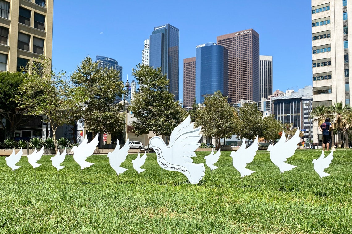 White Dove Funeral Yard Sign & Memorial Lawn Decorations | Funeral ...