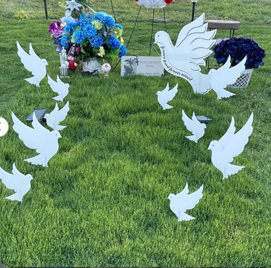 White Dove Funeral Yard Sign & Memorial Lawn Decorations Funeral Decor ...