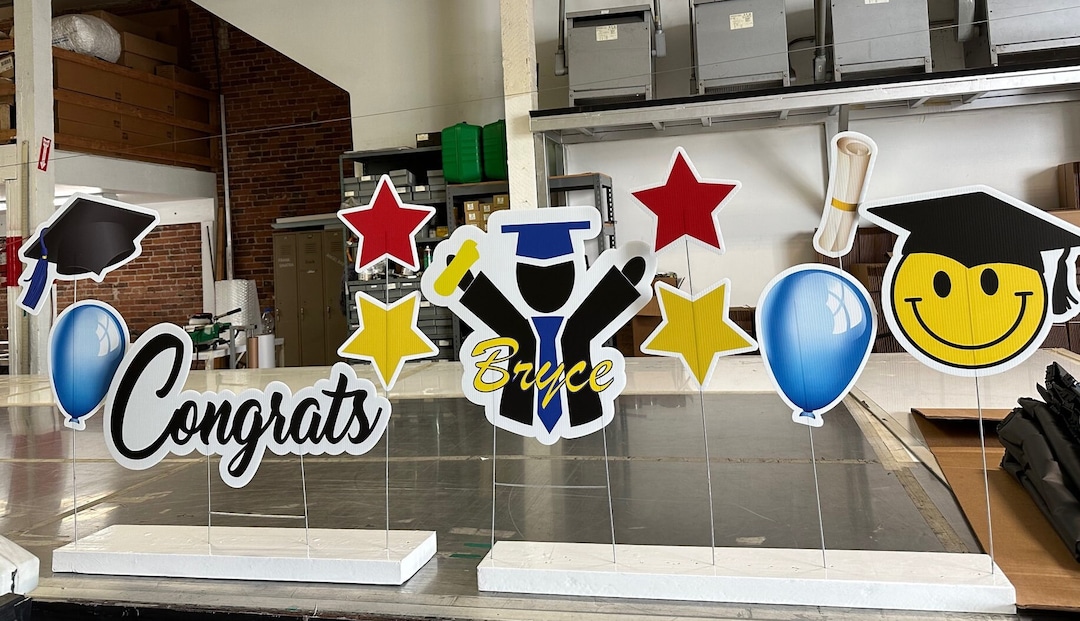Large Graduation Yard Sign With a Custom Name on the Graduate. - Etsy
