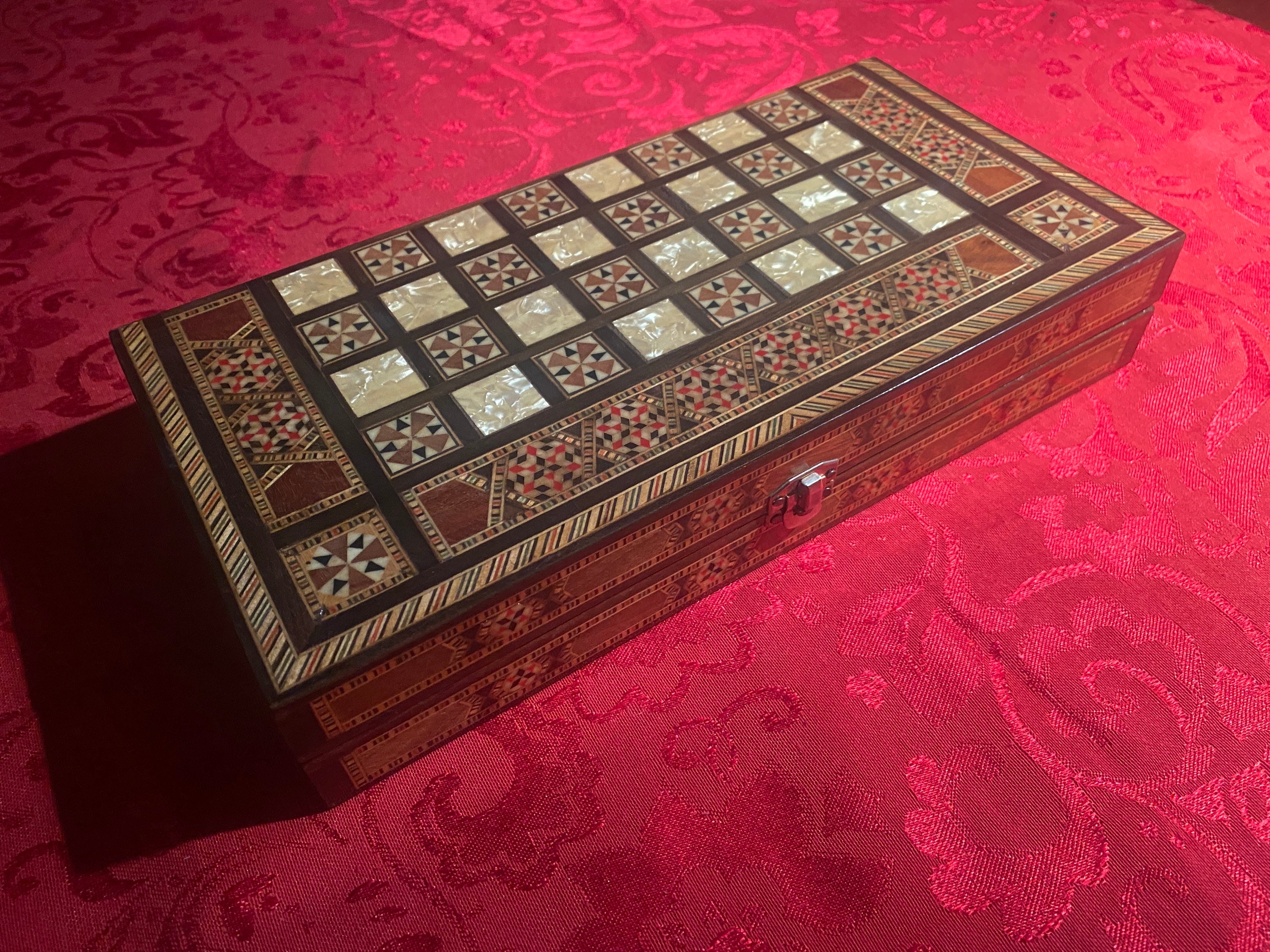 Vintage Chess / Backgammon Box
