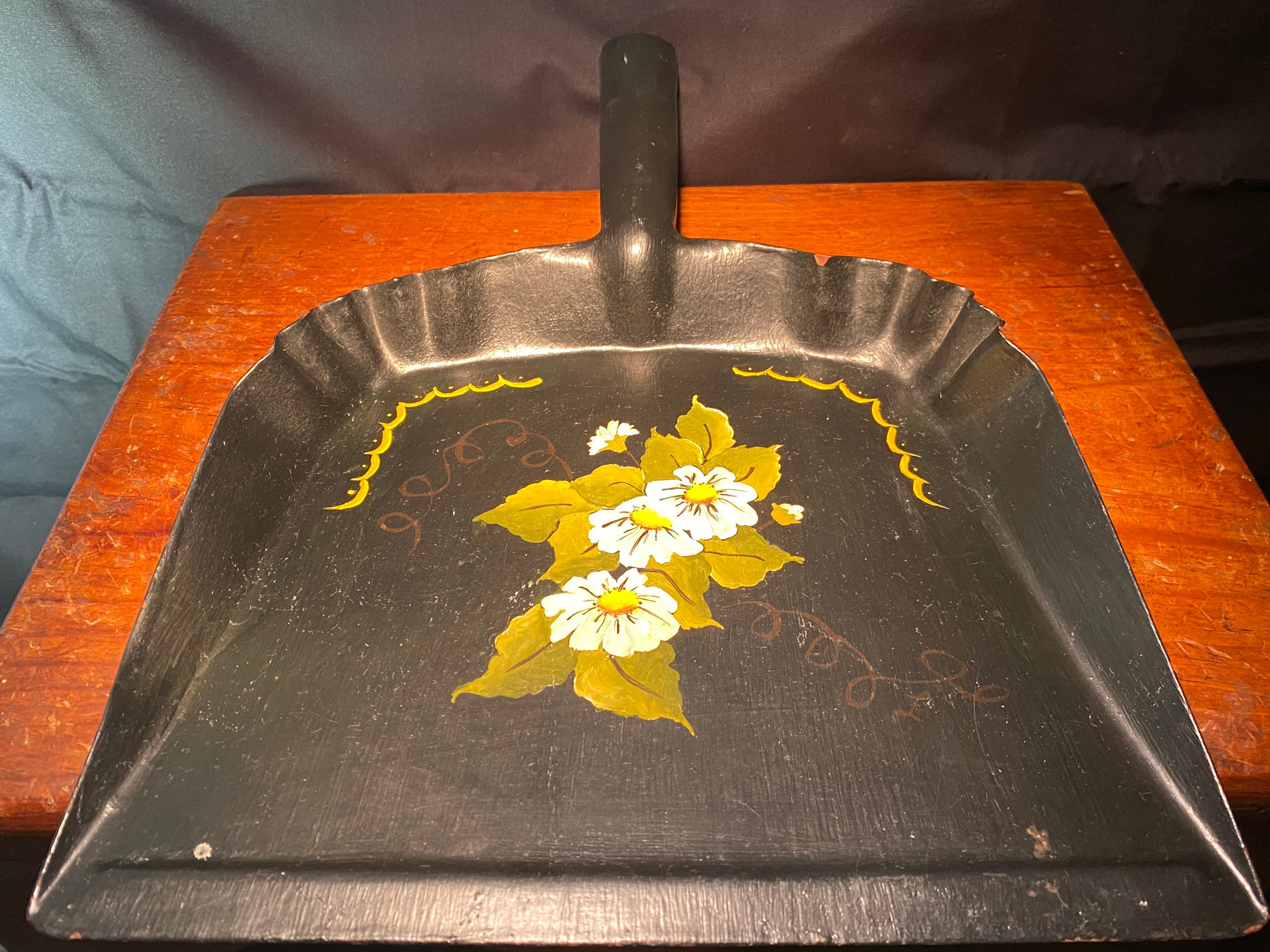 Antique Everlast Dustpan