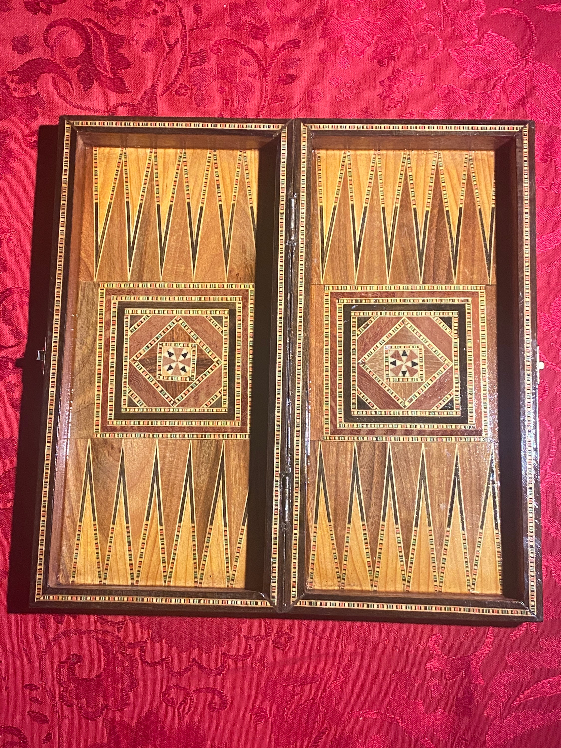 Vintage Chess / Backgammon Box