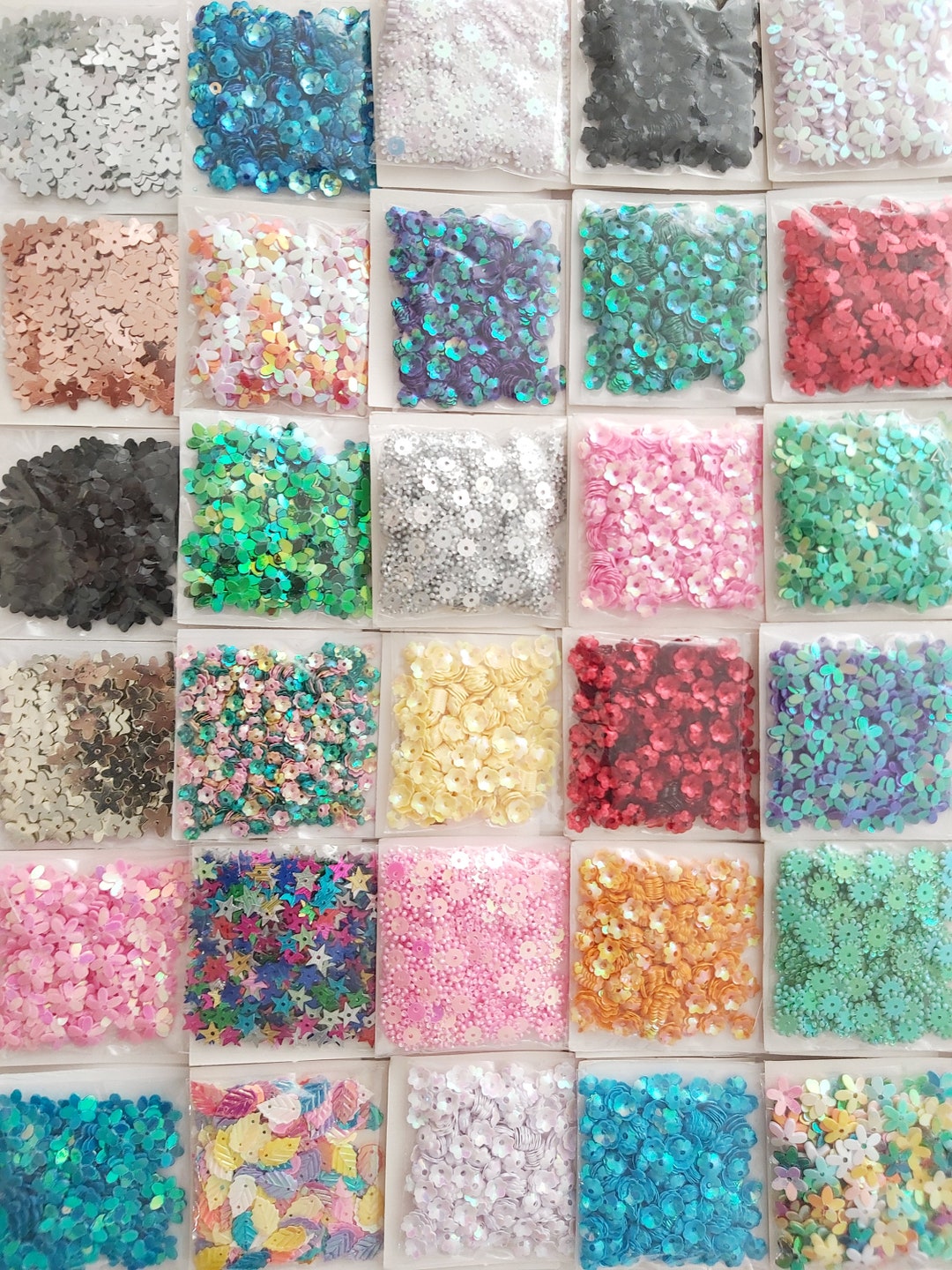 30 X 4 G Packs of Flower Sequins to Sew on or Glue on for Decorating ...