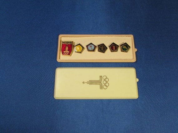 Soviet Badges Olympic Bear Vintage Souvenir Olympiad Olympic | Etsy