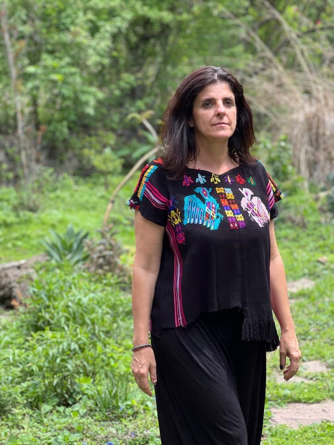 Huipil Chajul Vintage, Blusa Boho Negra, Bordado Maya Multicolor - Etsy ...