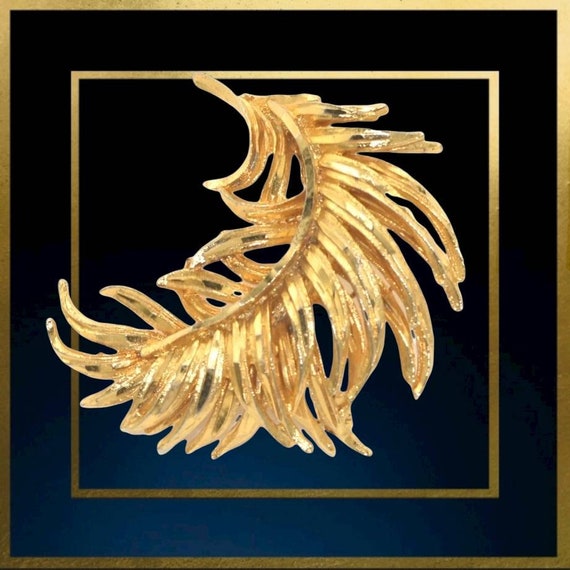 Textured Gold Coloured Metal Feather Design Brooch • … - Gem