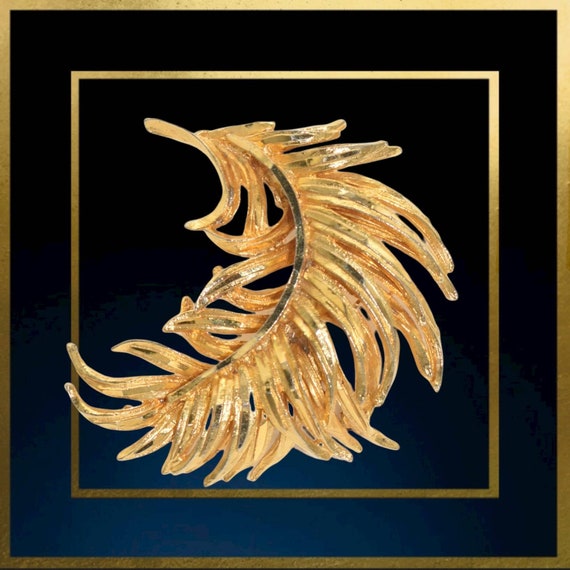Textured Gold Coloured Metal Feather Design Brooch • … - Gem