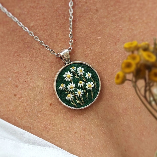 Daisy Necklace - Etsy