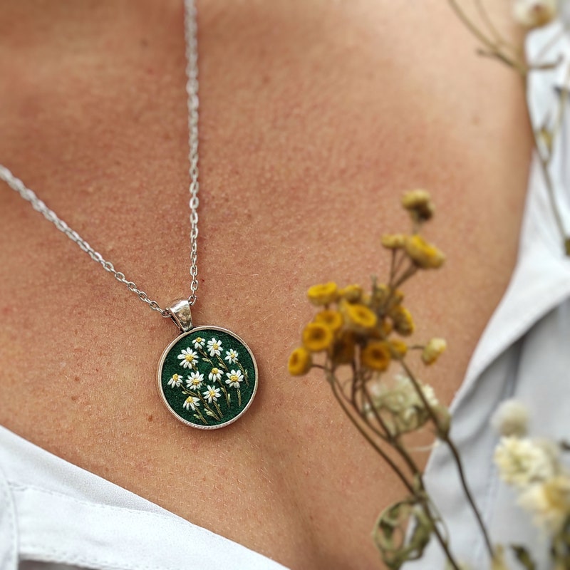 Daisy Necklace - Etsy
