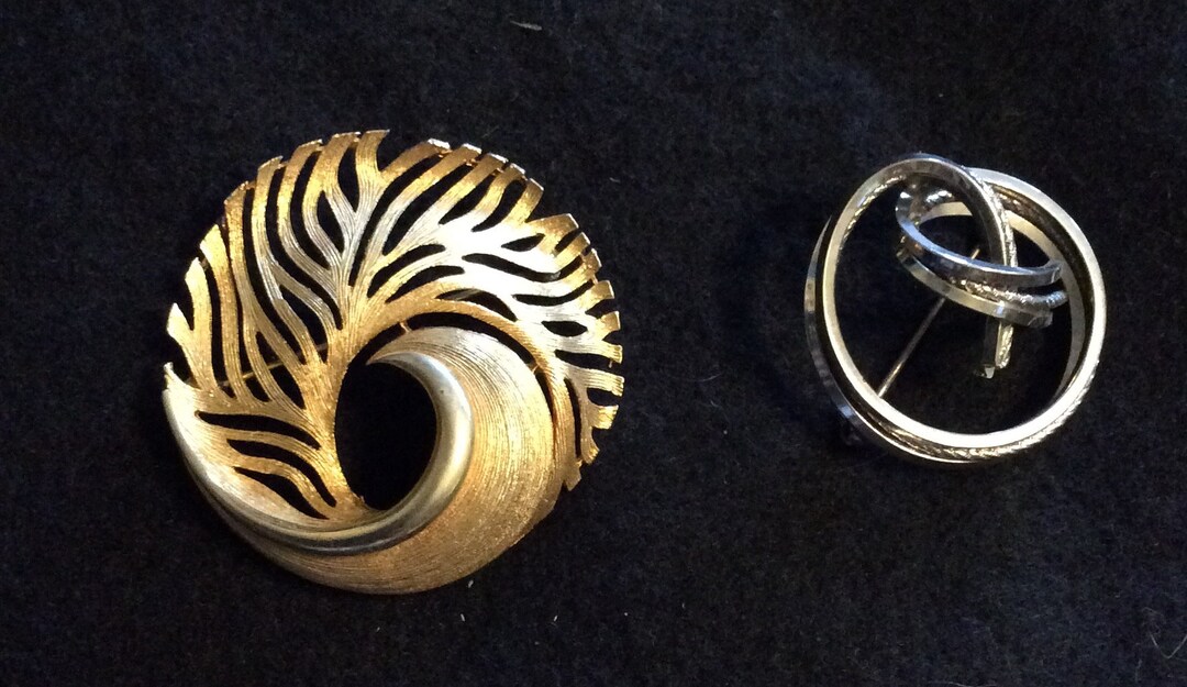 2 Vintage Circle Brooches Round Pins Goldtone Silver 1960-70 Era - Etsy