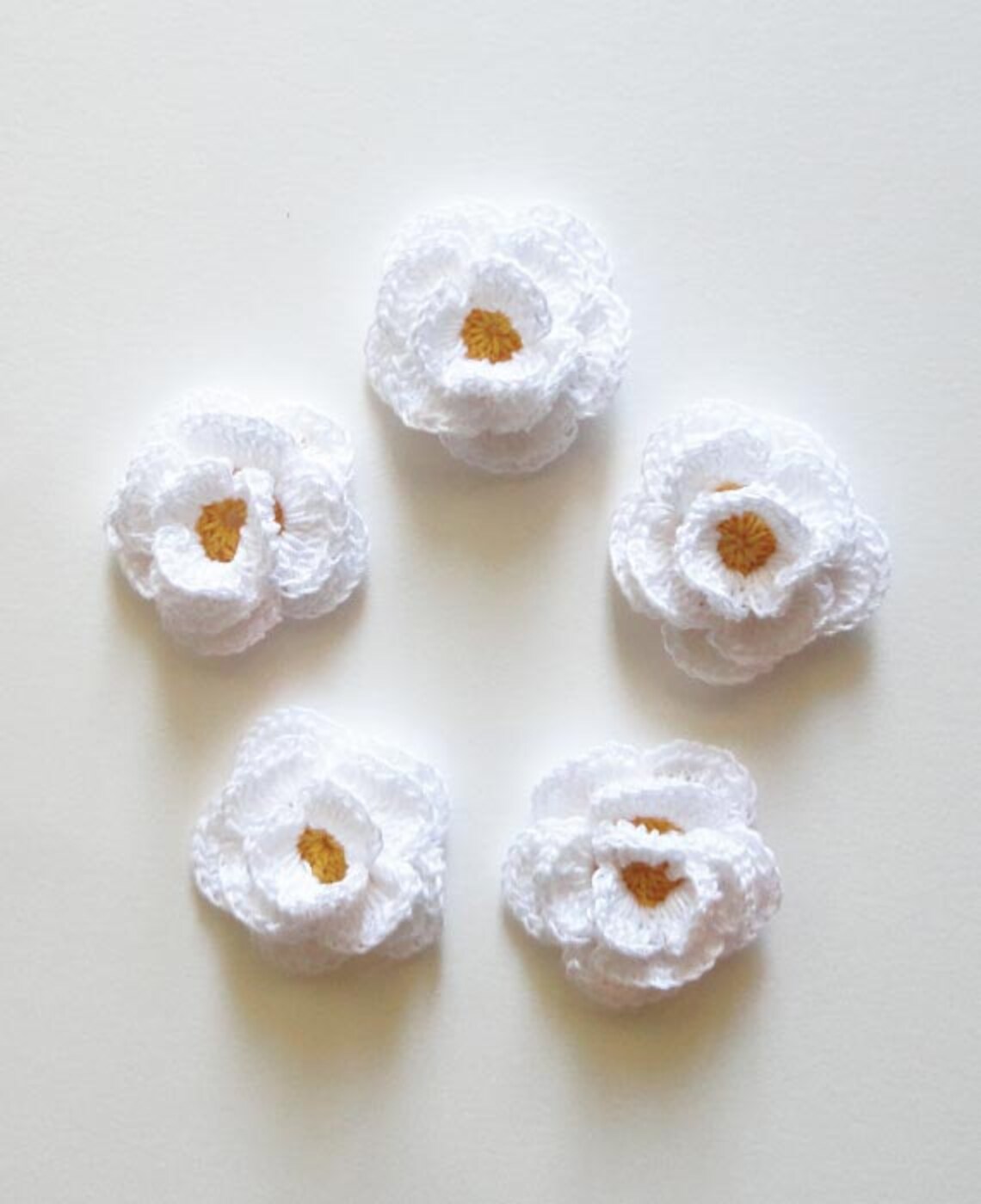 Set of 5 White Crochet Flowers, Flower Appliques for Card Making ...