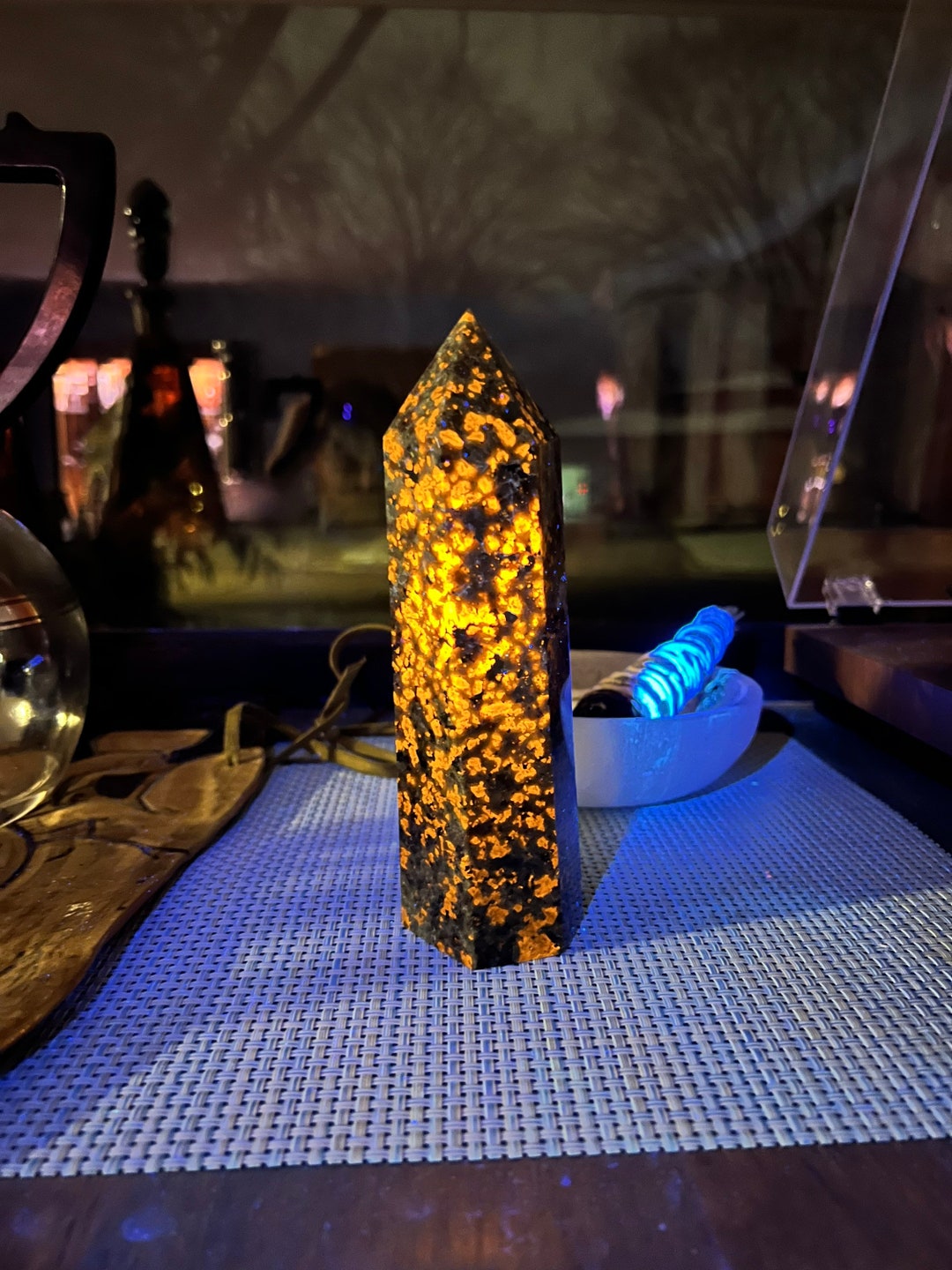 Flashlight Included! Syenite Rocks That Are Rich in Fluorescent ...