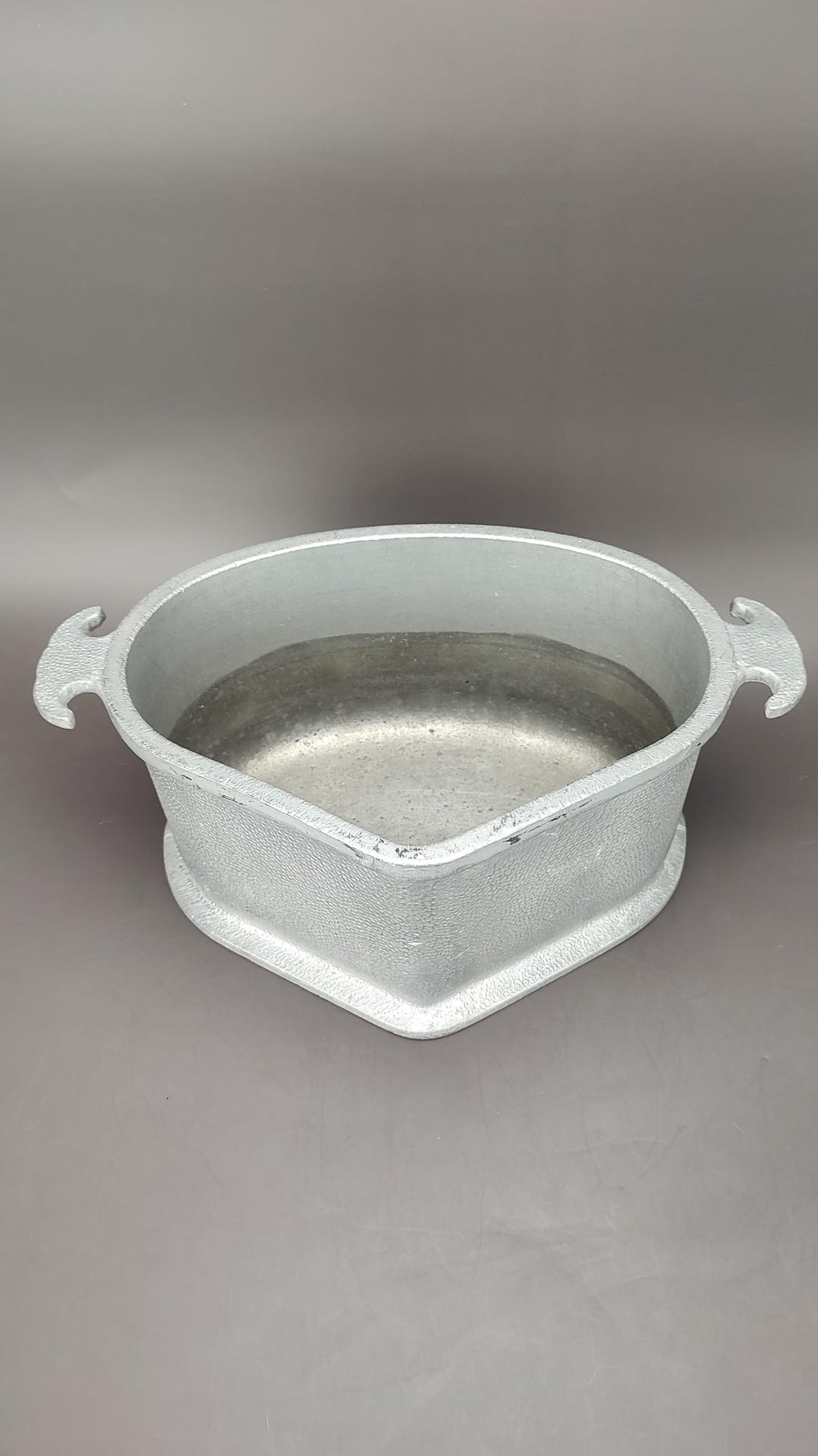 Guardian Service Ware Heart Triangle Shape Hammered Aluminum Pot With ...